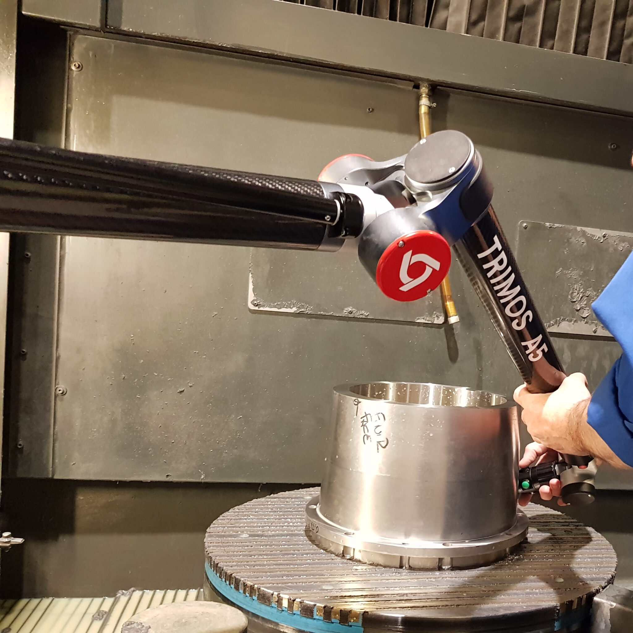 Measuring arm and Grinding machine integration - Trimos Metrology
